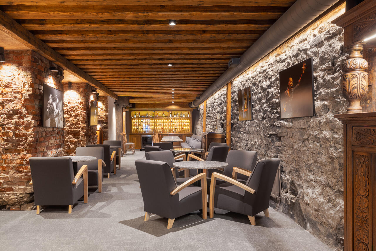 Reval Café kohvik / Müürivahe 14, Tallinn – Contract Upholstery OÜ